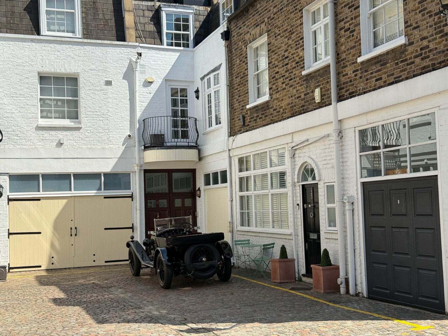 Discover Queen's Gate Place Mews, Kensington, London, SW7 5BG