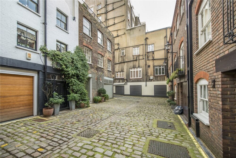 Discover Rutland Gardens Mews, Knightsbridge, London, SW7